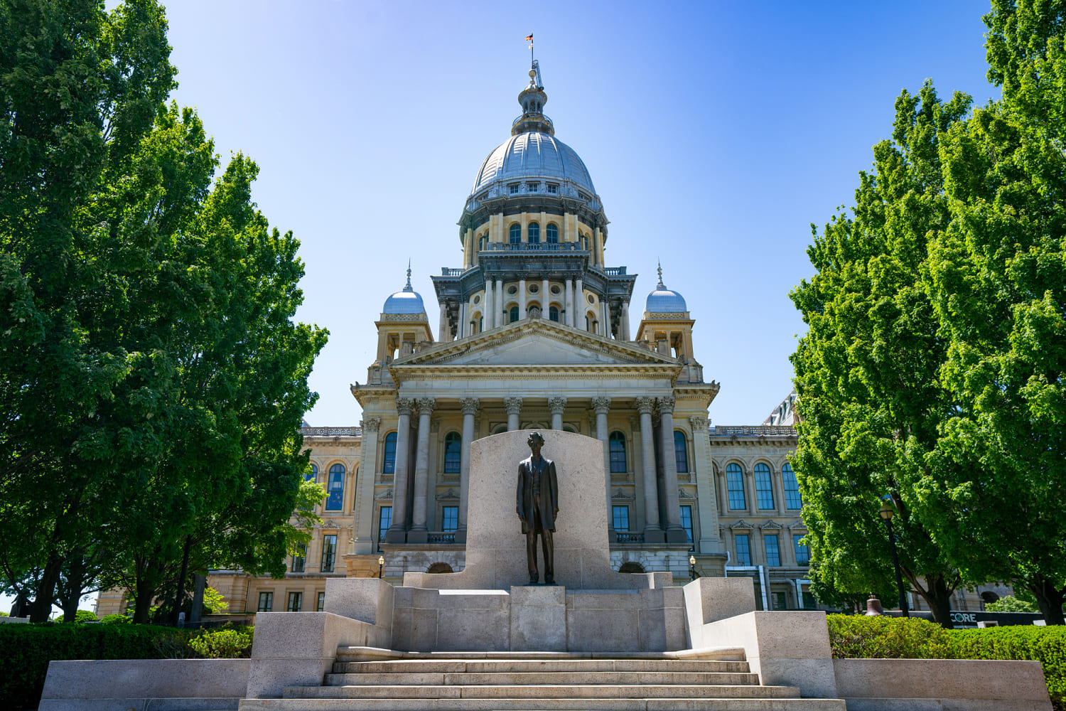 Illinois legislature passes historic AI bill that would require third ...
