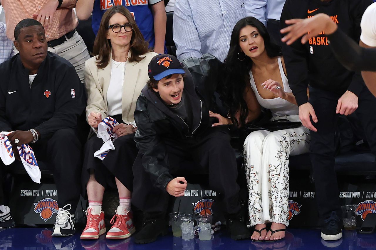 Tina Fey reacts to outrage over Timothée Chalamet 'manspreading' next ...