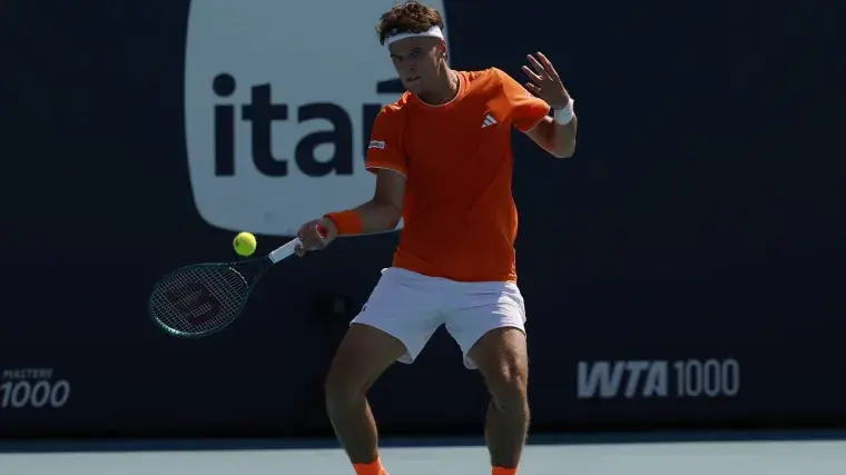 Jakub Mensik health updates: Tennis player collapses after lengthy ...