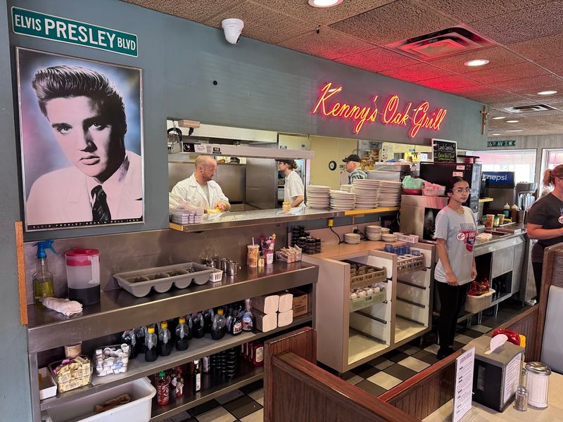 The old-timey Minnesota restaurant where the cheese curds arrive still ...