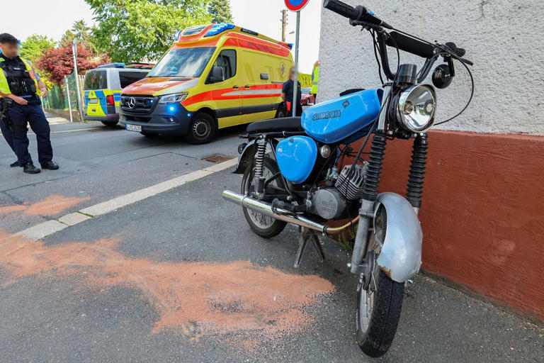 Simson-Fahrer (15) achtet nicht auf Vorfahrt: Zwei Verletzte bei Unfall