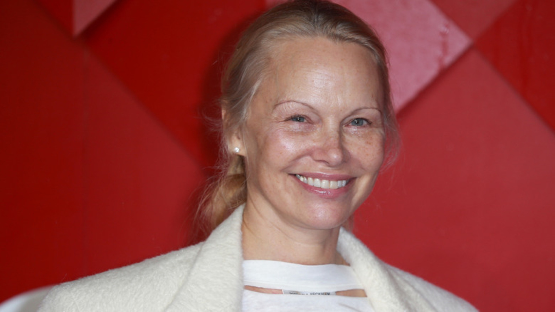 Pamela Anderson's return to her '90s makeup is the iconic ...