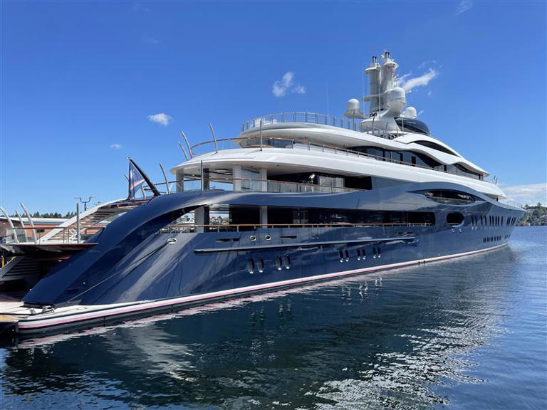 Mark Zuckerberg's yacht arrives in Seattle amid Meta layoffs