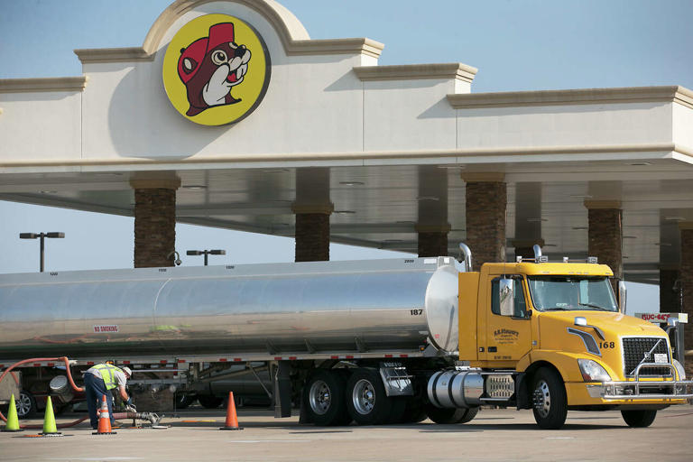 Buc-ee's fired a disabled cashier after medical crisis, federal lawsuit ...