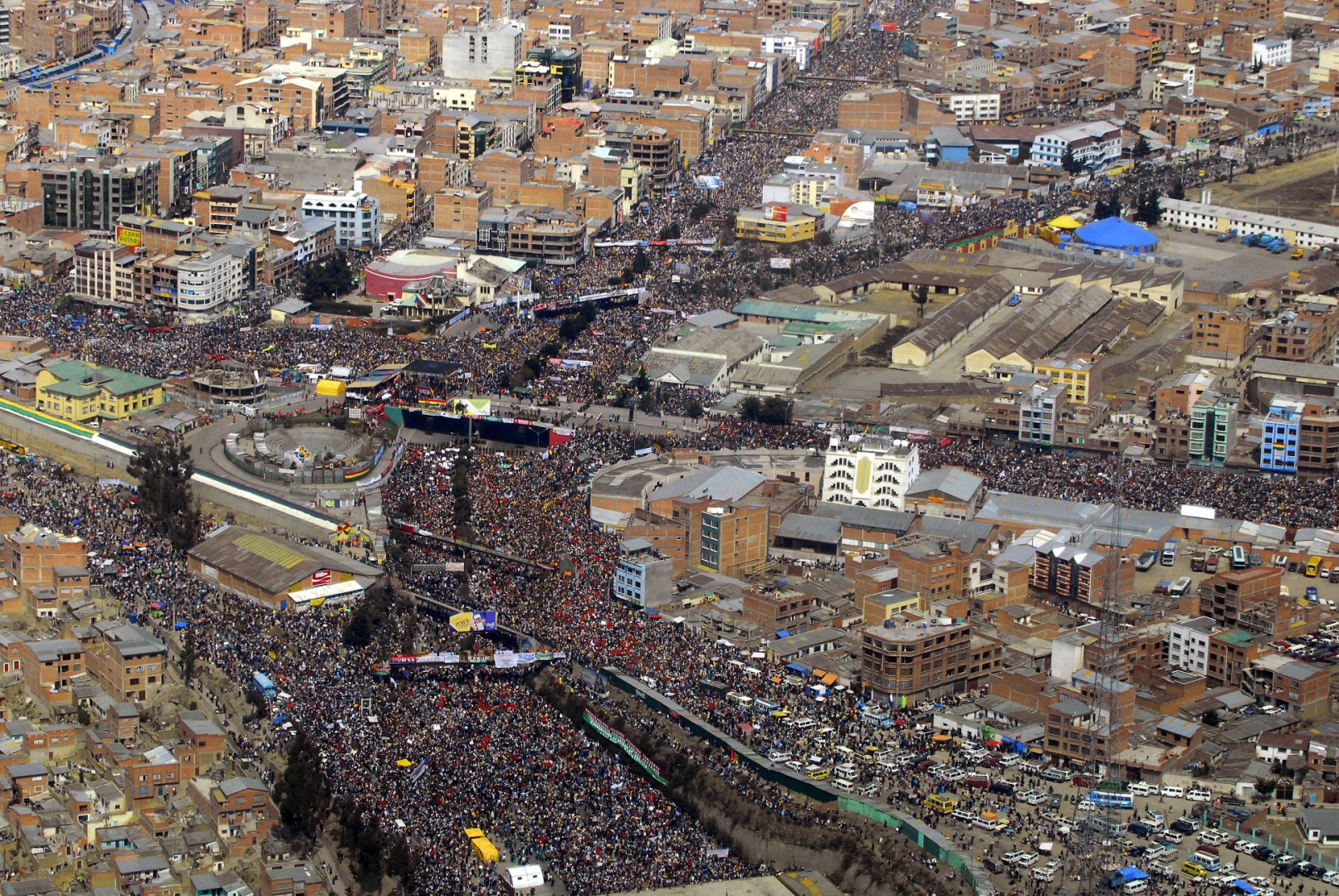 Una imagen de una protesta masiva en Bolivia en 2007 circula como si ...