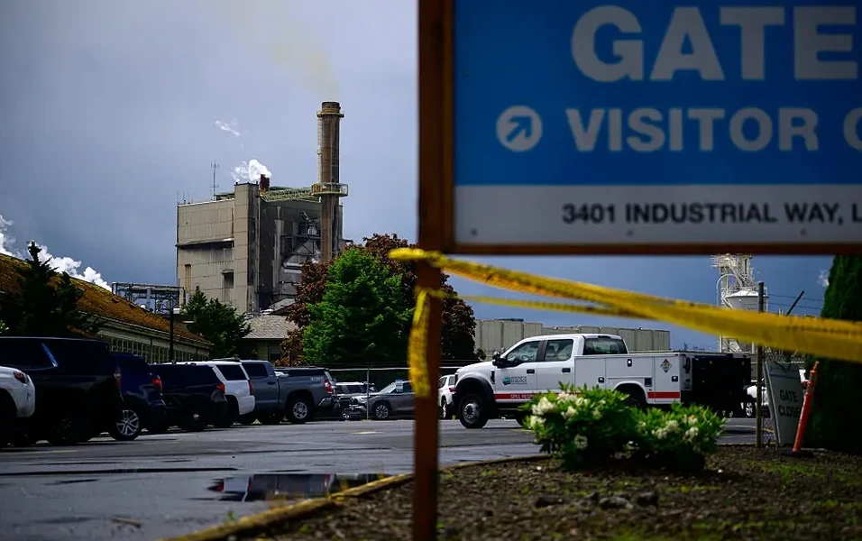 Longview tank disaster recovery resumes amid search for missing