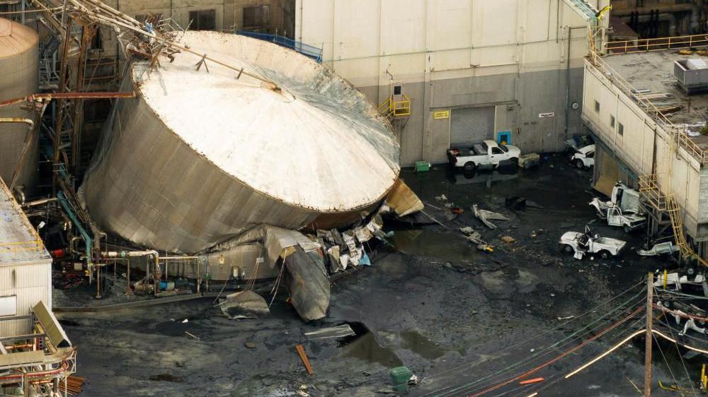 Search for victims continues as death toll rises in Washington chemical ...