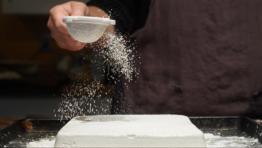 Powdered sugar hacks every home baker needs