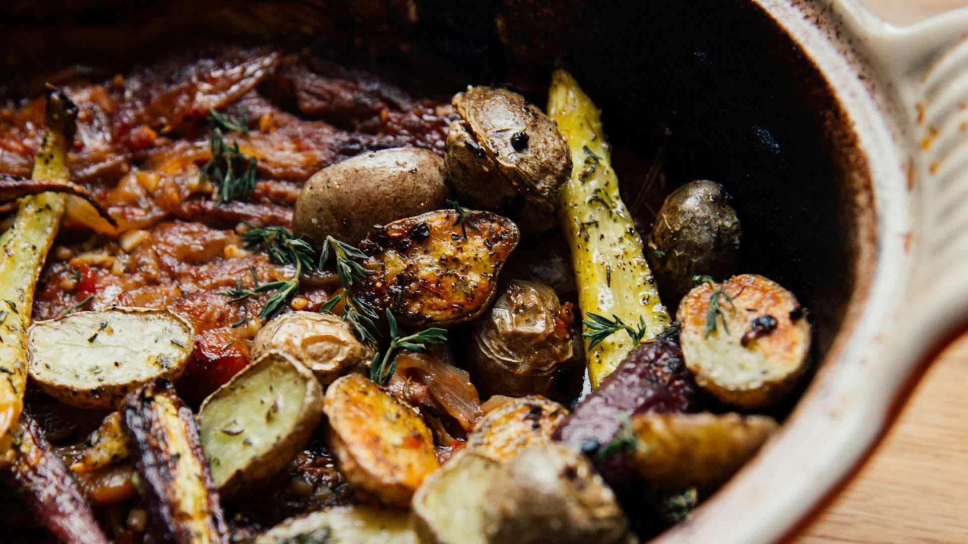 10 dishes that look fancy but plate messy & 10 that always impress