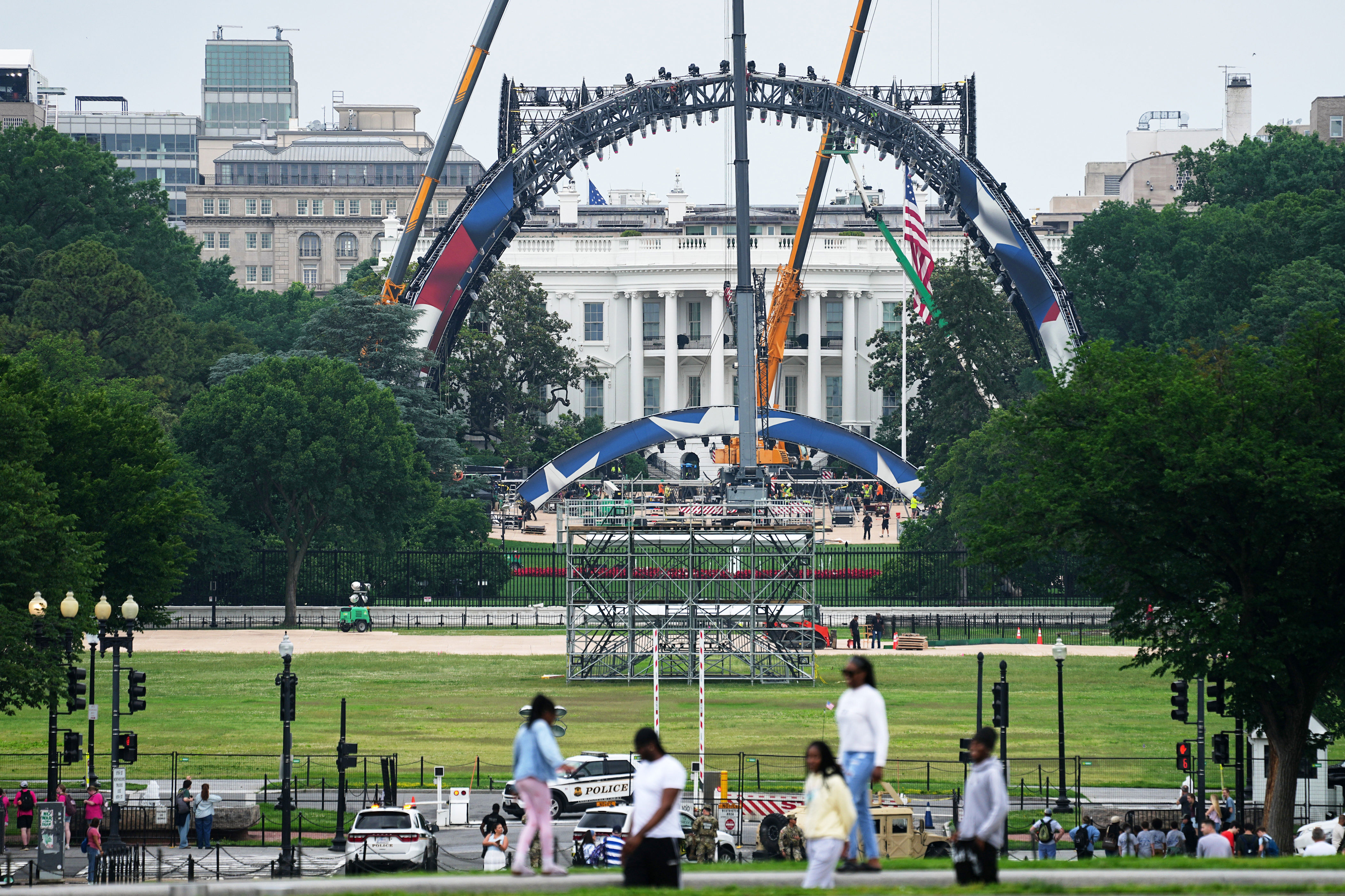 Security risk cited in ballroom case not stopping Trump's outdoor UFC event