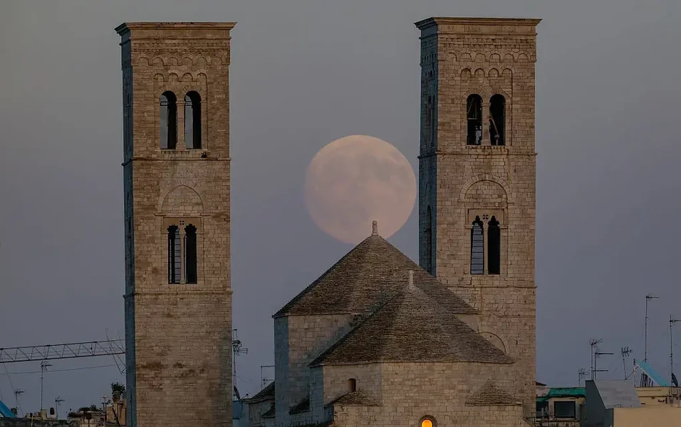 2026 corn moon to peak midday on September 26