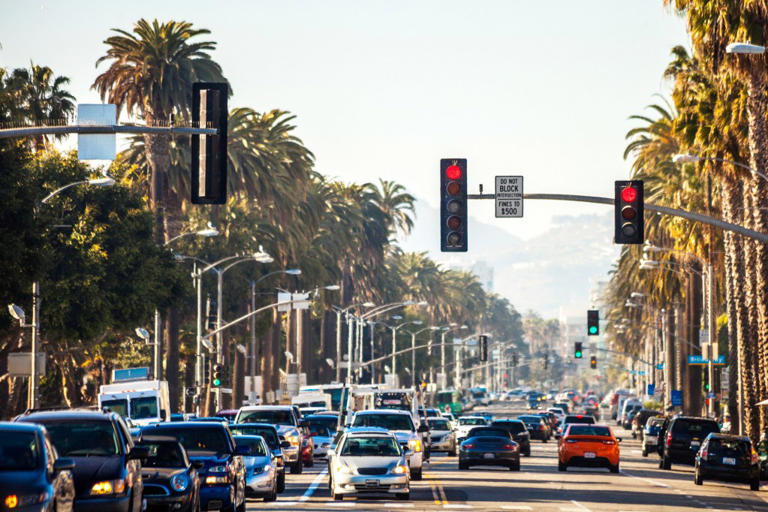 Oakland speed cameras issue 82,000 tickets in first 40 days of ...