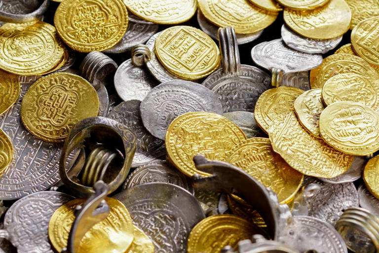 Precious metals news: Silver and platinum prices decouple from gold