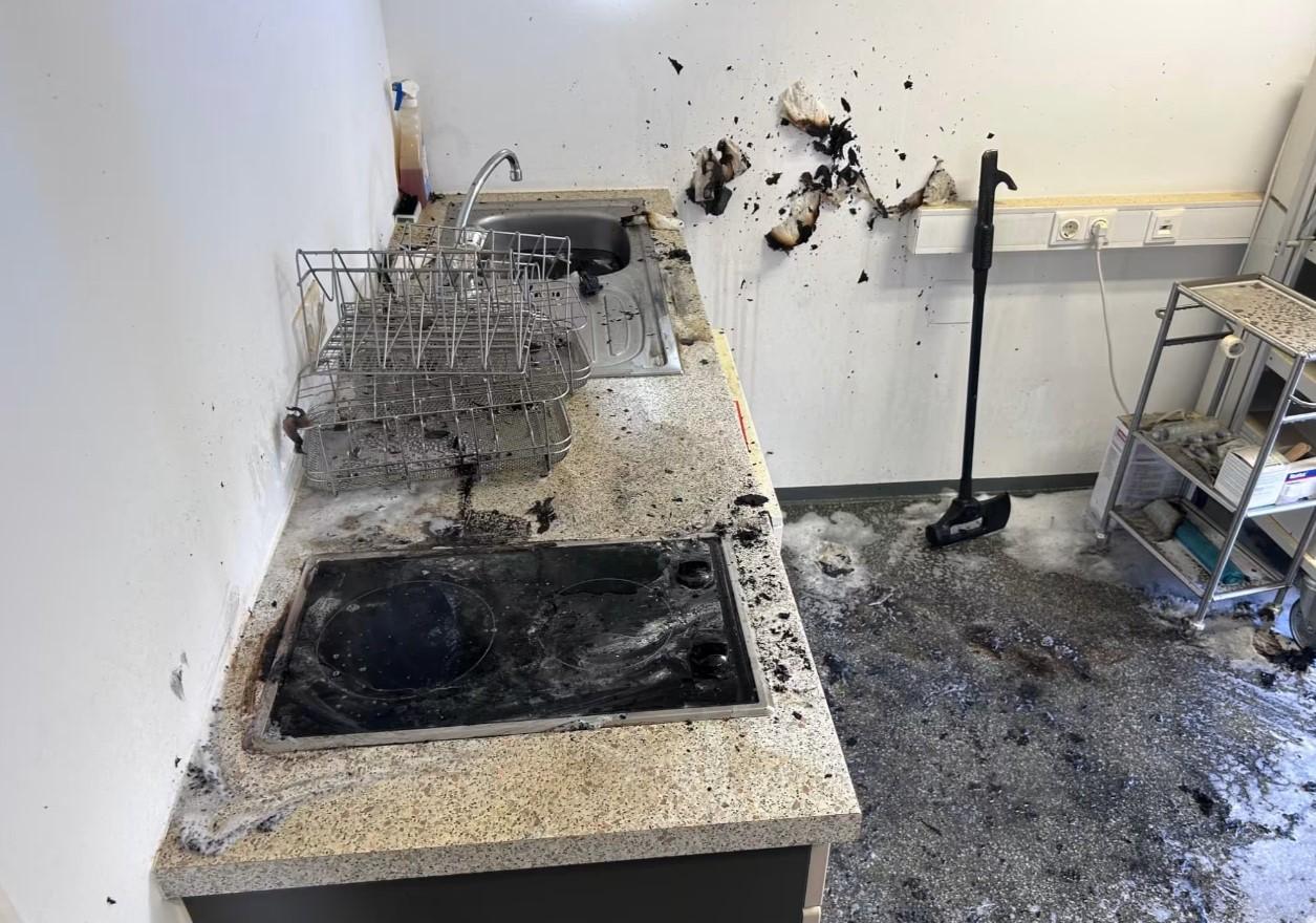 Brand in Ordination: Angestellte mit Rauchgasvergiftung ins Spital