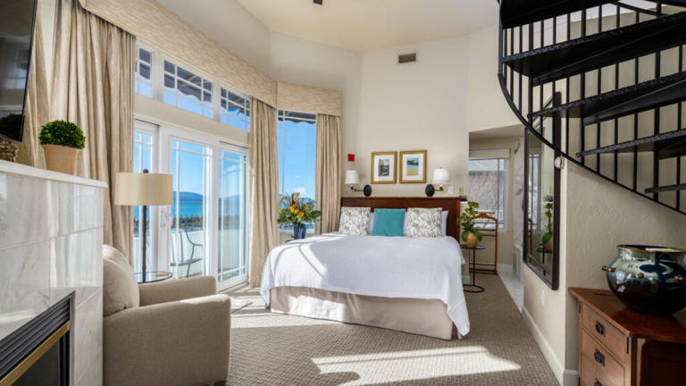 A lighthouse stay on Bellingham Bay