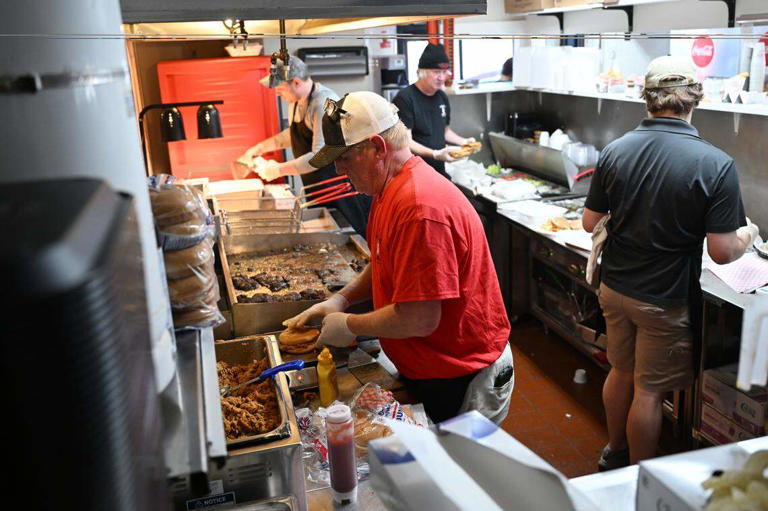 Historic Fincher's Barbecue opens its new Warner Robins location, draws ...