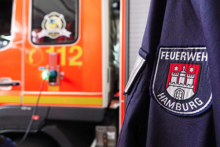 Feuer im Hamburger Hafen: S-Bahn-Strecke gesperrt