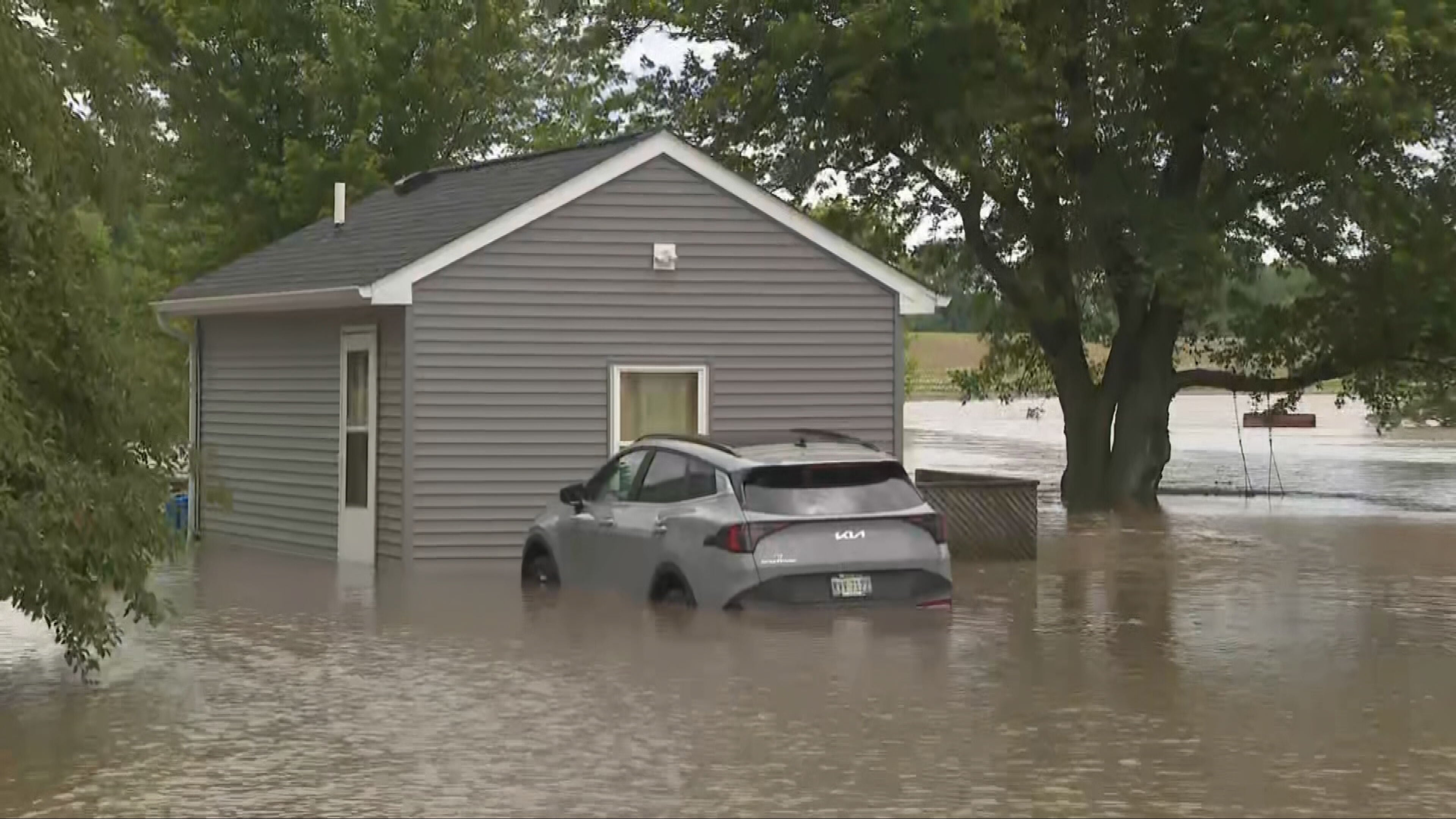 Father saves daughter from flooded home in Clark County