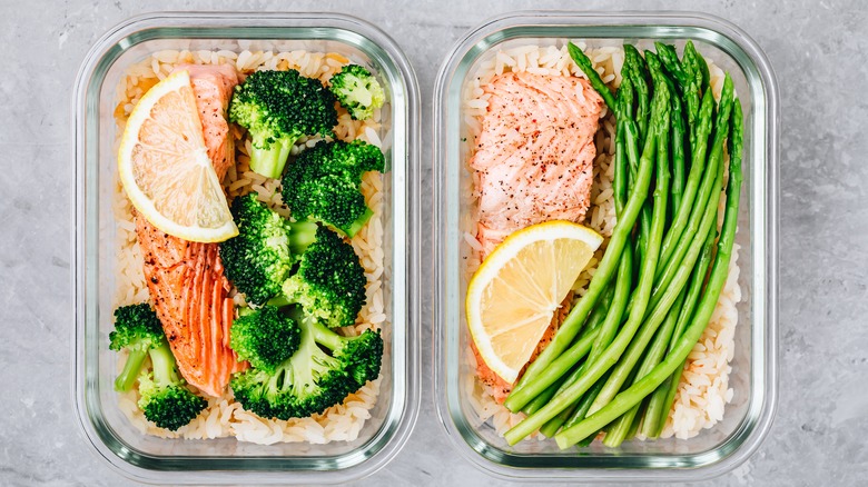 Types of containers you should and shouldn't put in the microwave