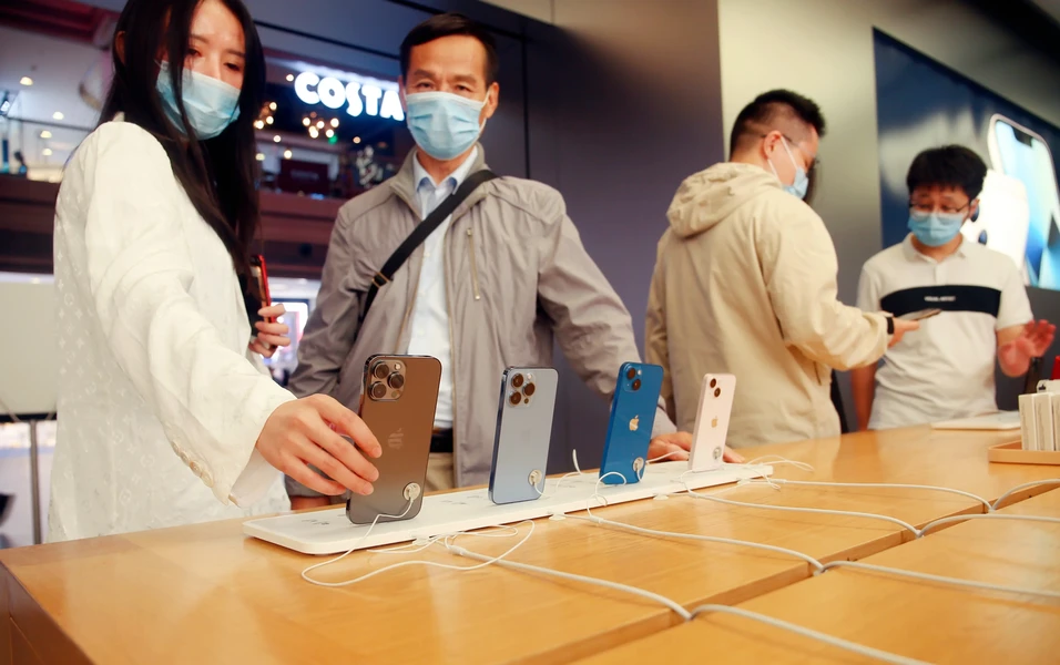 IDC forecasts record 13.9% smartphone sales drop in 2026
