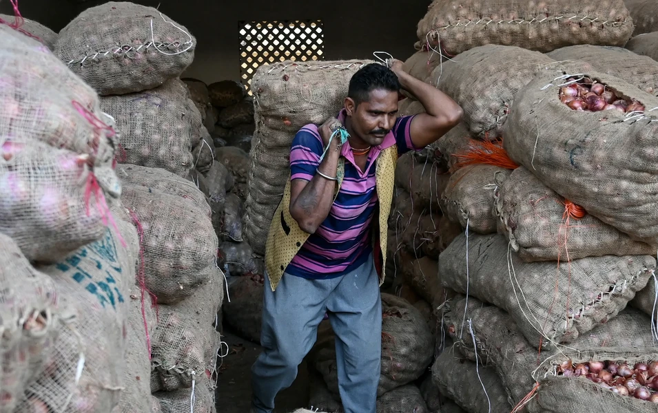 Mumbai vegetable prices stay high despite wholesale drop