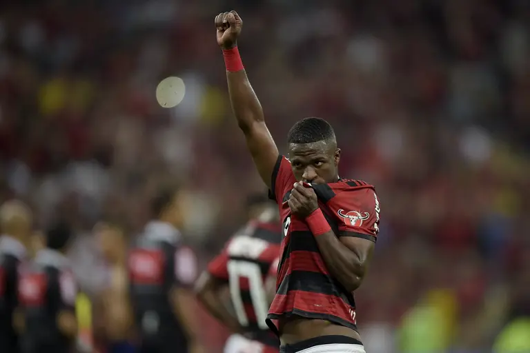 Vinícius Júnior prometió que va a volver joven a Flamengo: “Tengo que ...