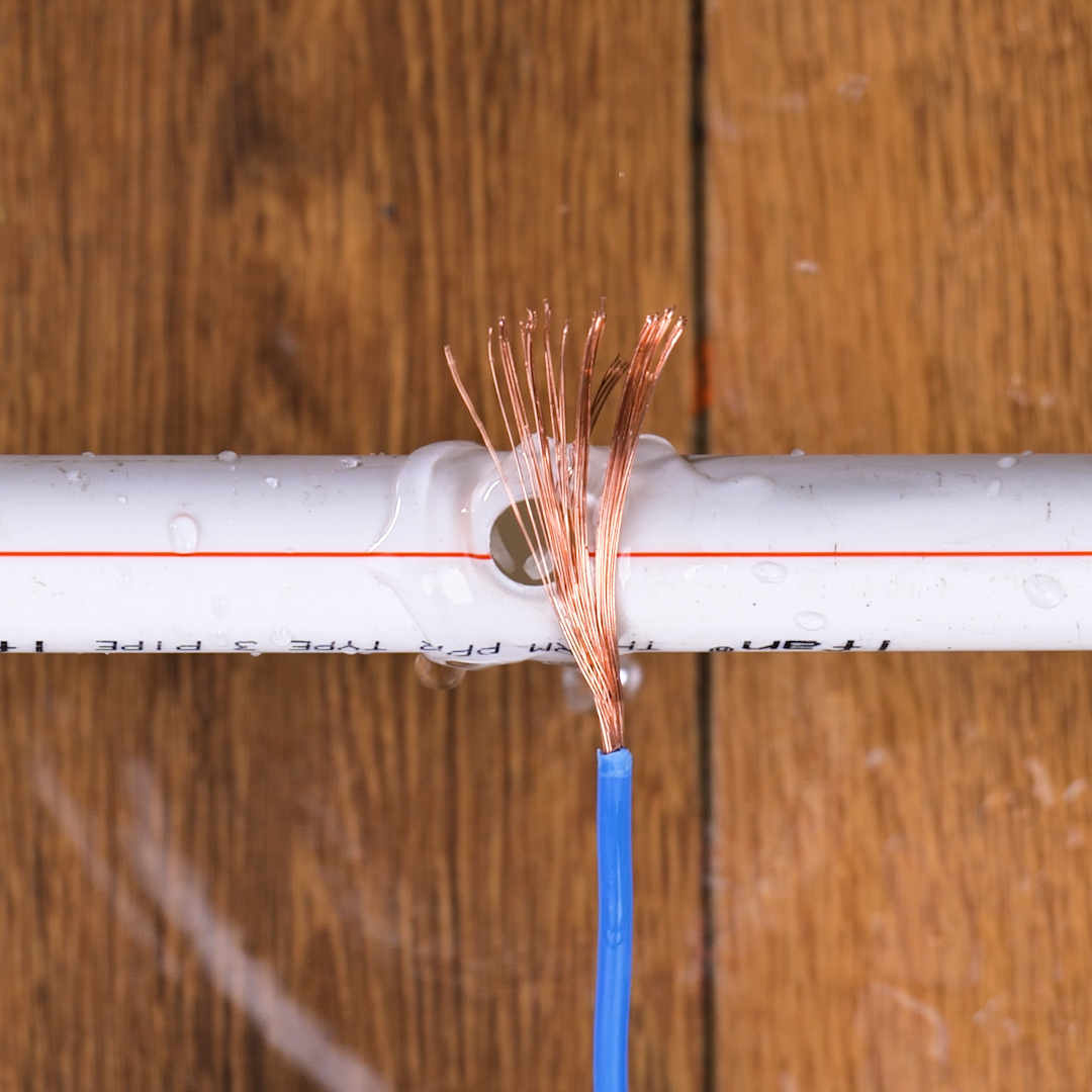 Easy hack to repair a water hose leak with resistant cable!💧🔧