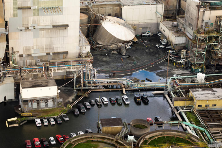 Nine still missing in Washington plant explosion
