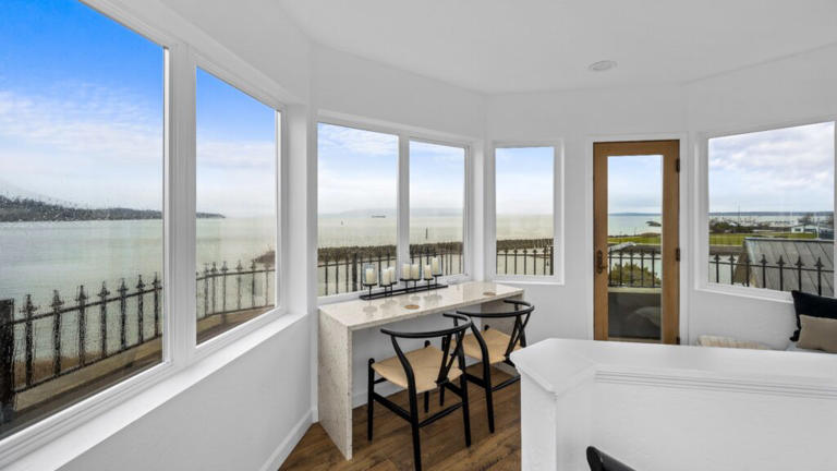 A lighthouse stay on Bellingham Bay