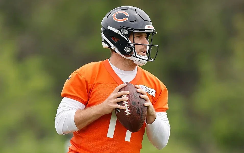 Bears hold NFC North lead as rivals close gap