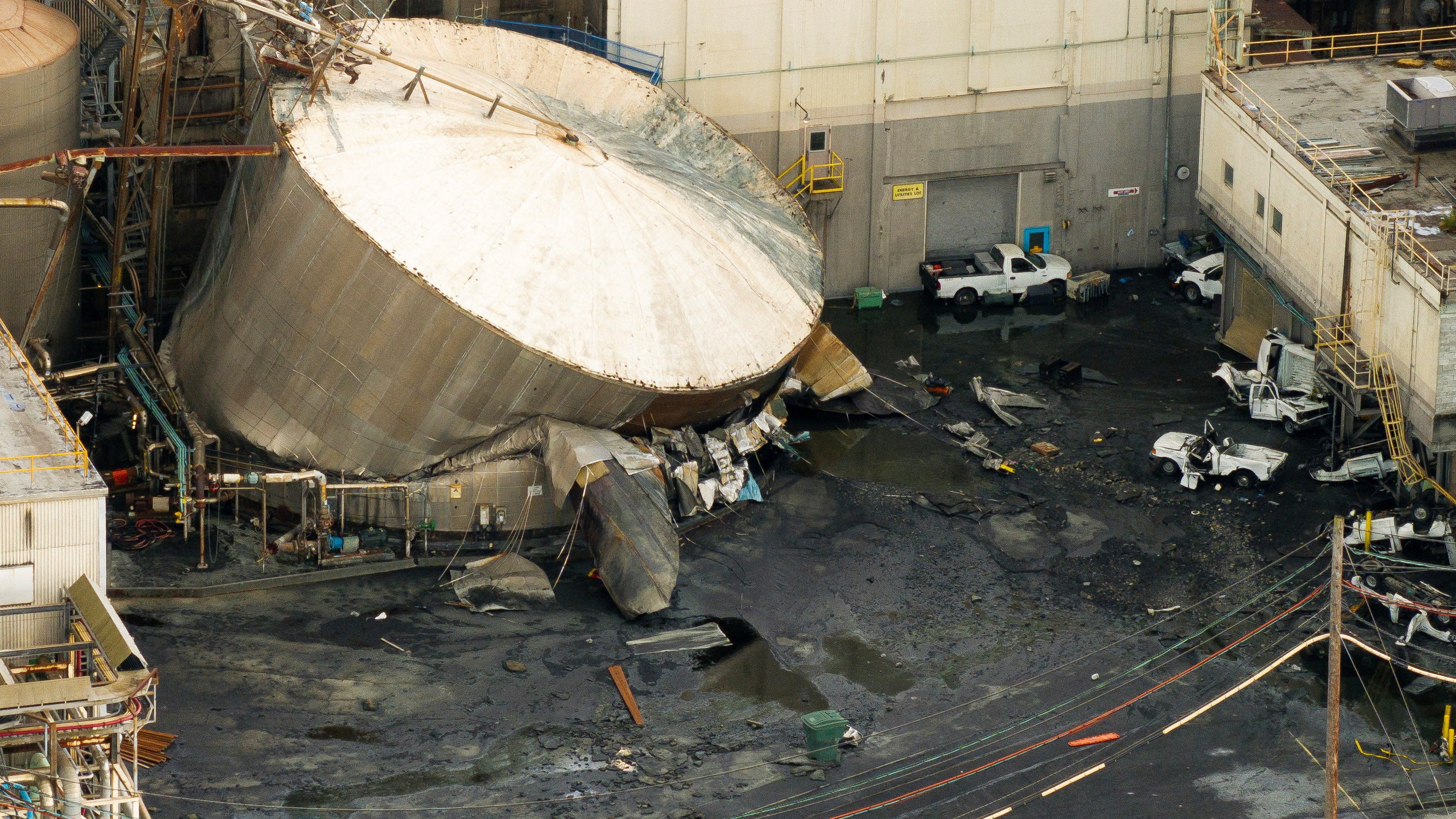 At least 2 dead, 9 missing after chemical tank explosion in Washington