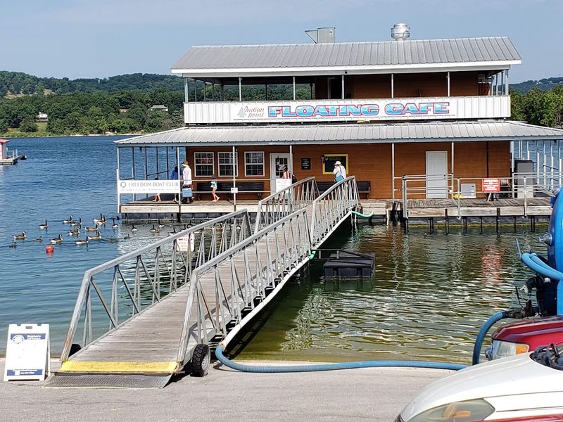 This floating café in Missouri lets you dine right on the water with ...