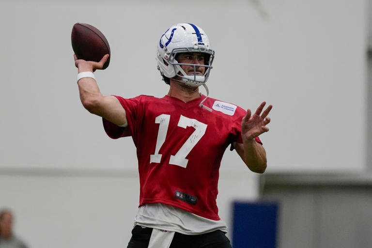 Anthony Richardson takes snaps with Colts starters as Daniel Jones does ...