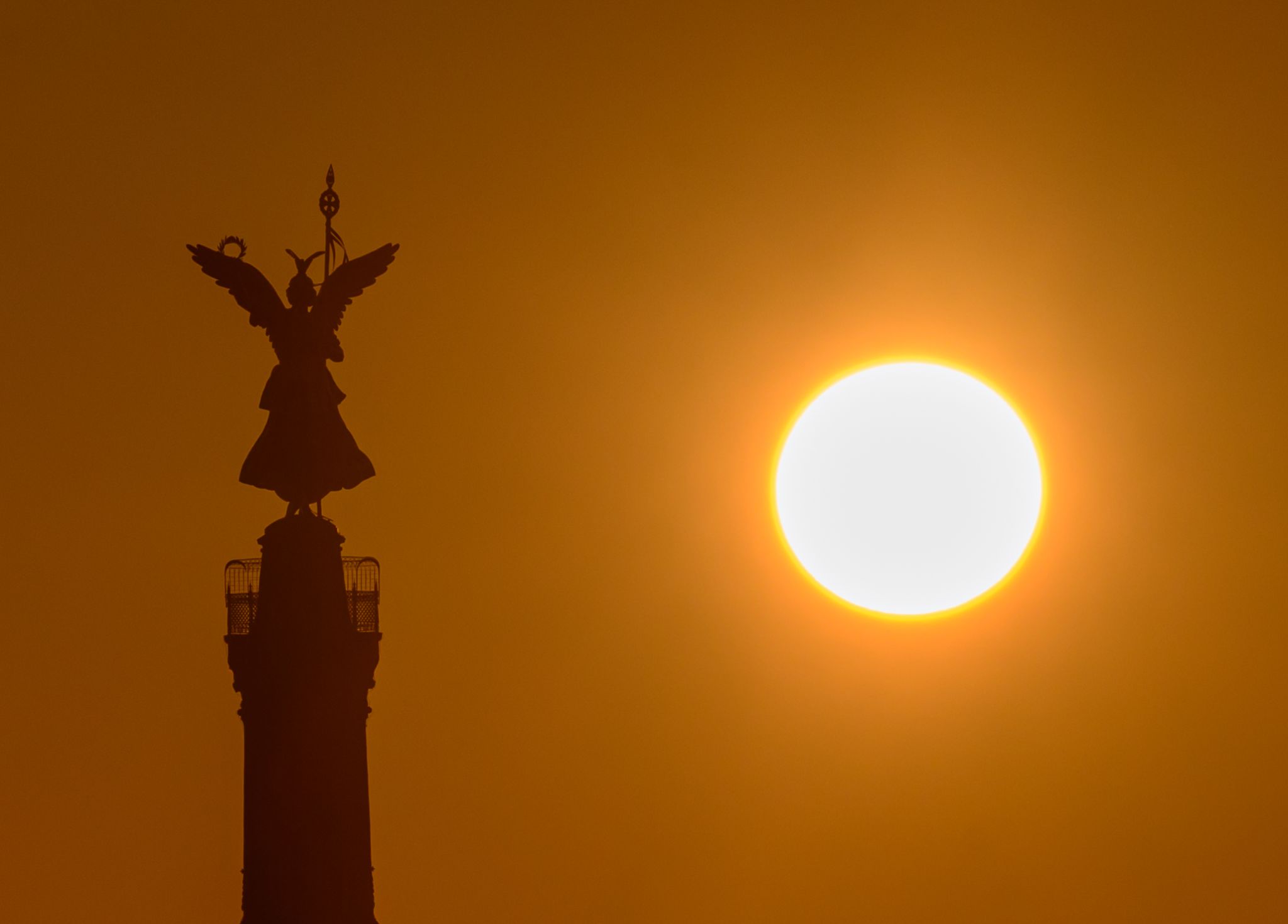 Sonne und wenige Wolken - am Samstag Regen