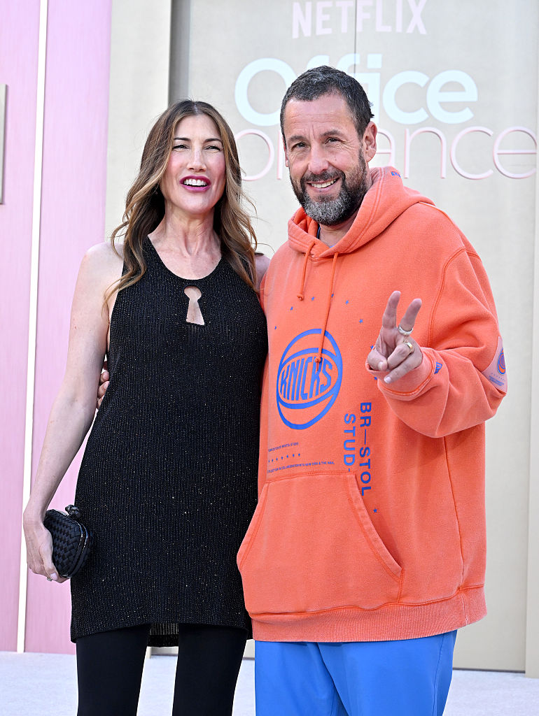 Jennifer López y Adam Sandler, protagonistas del estreno de «Office ...