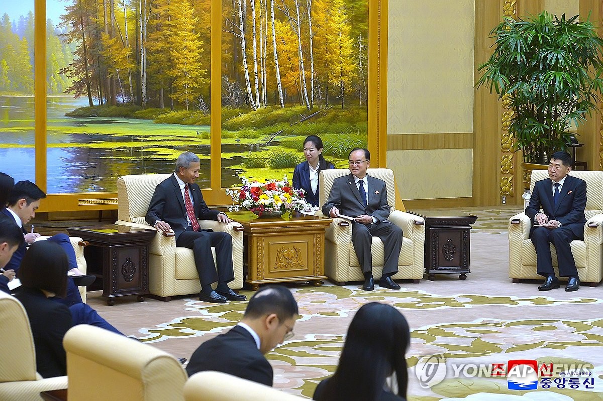 Singaporean FM in Pyongyang