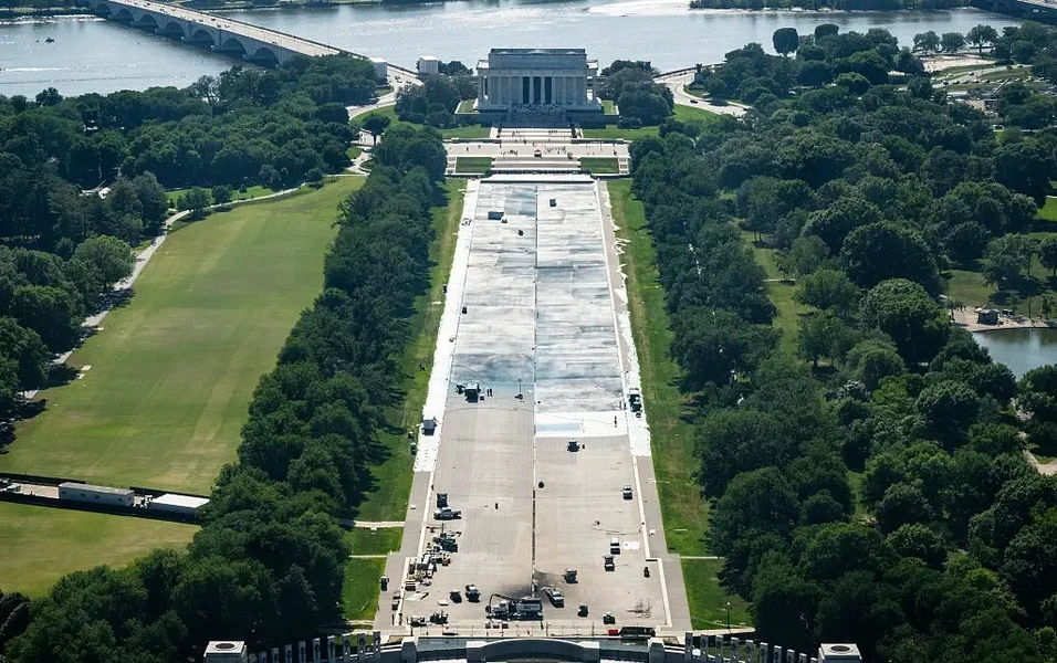 Reflecting Pool repair contract drew inflated profit, report says