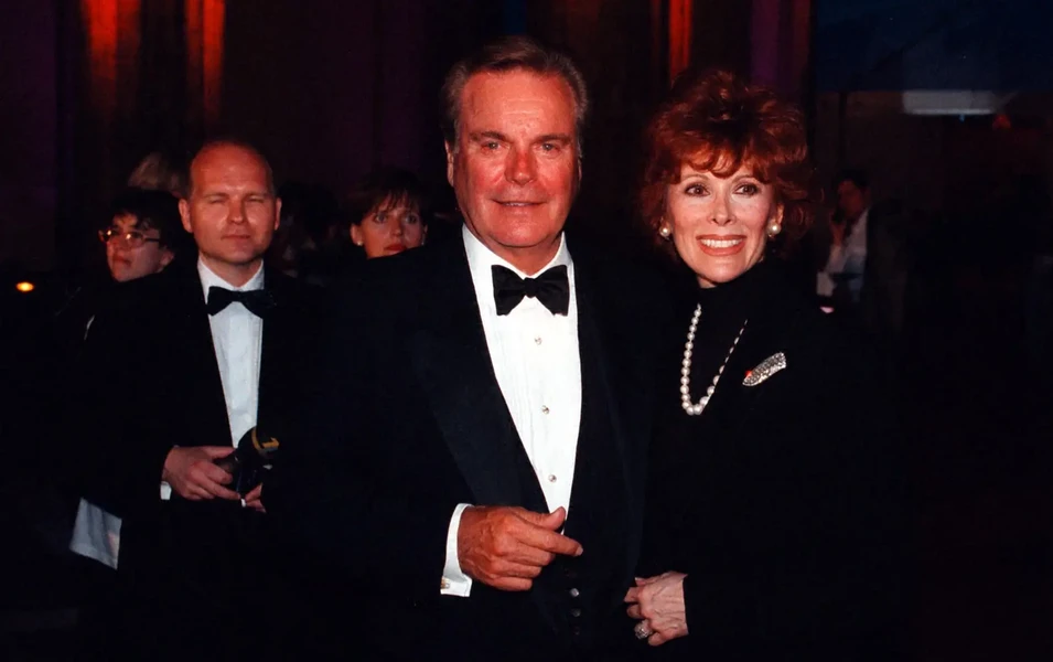 Robert Wagner marks 36 years with wife Jill St. John
