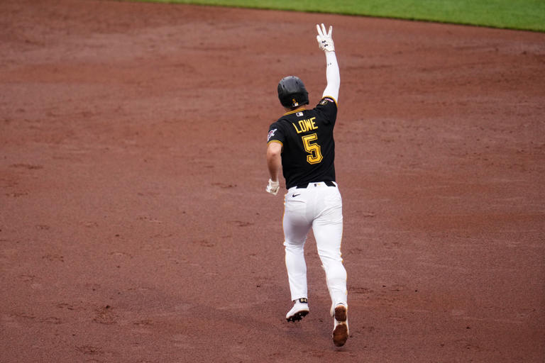 Cubs snap 10-game losing streak as Ian Happ has 3-run homer, 5 RBIs in ...