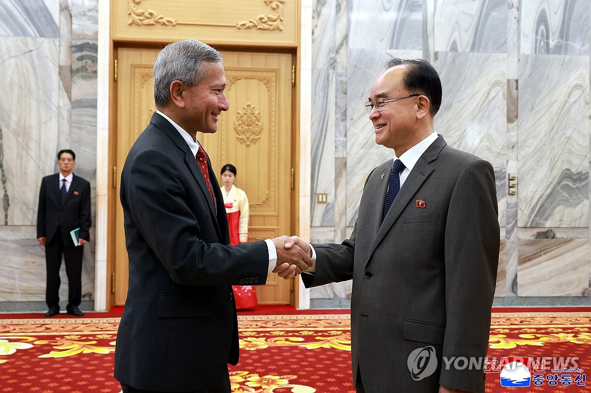 Singaporean FM in Pyongyang
