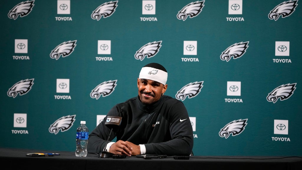 Eagles QB Jalen Hurts says relationship with AJ Brown is really good ...