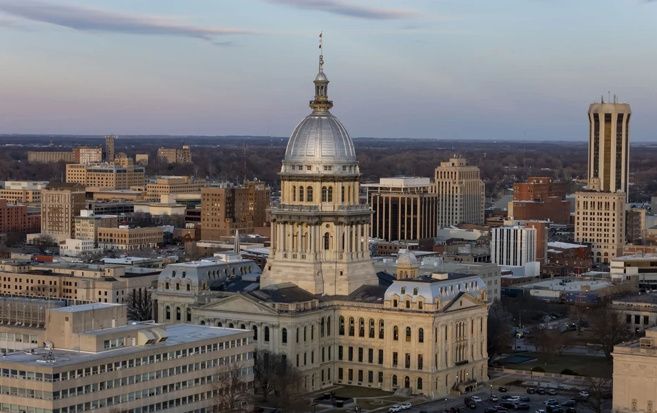 Illinois advances sweeping AI safety and transparency bill