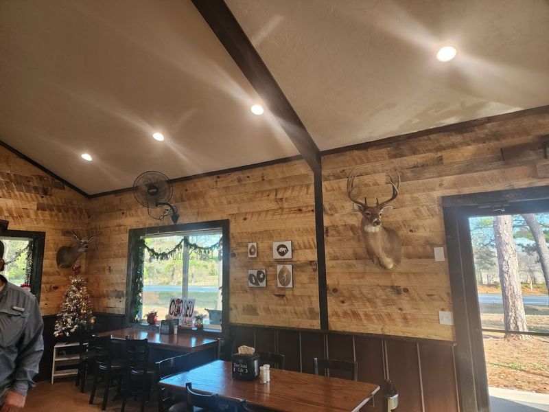 This small-town Oklahoma cafe lets you eat under a real deer stand ...