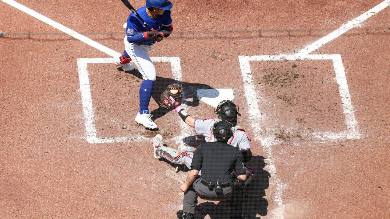 Eury Pérez exits game after hamstring spasm despite strong performance