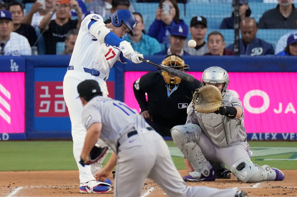 Ohtani sparks Dodgers with a leadoff homer, leads 7 hitless innings in ...