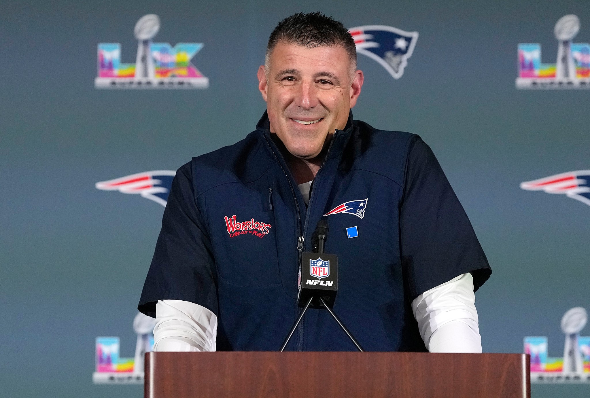 Mike Vrabel shows love to wife Jen as dust settles on Dianna Russini drama