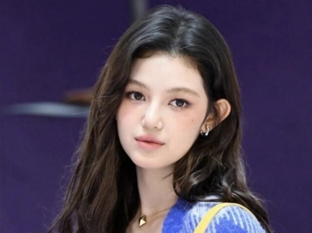 Danielle lộ diện giữa lúc vướng kiện tụng với ADOR