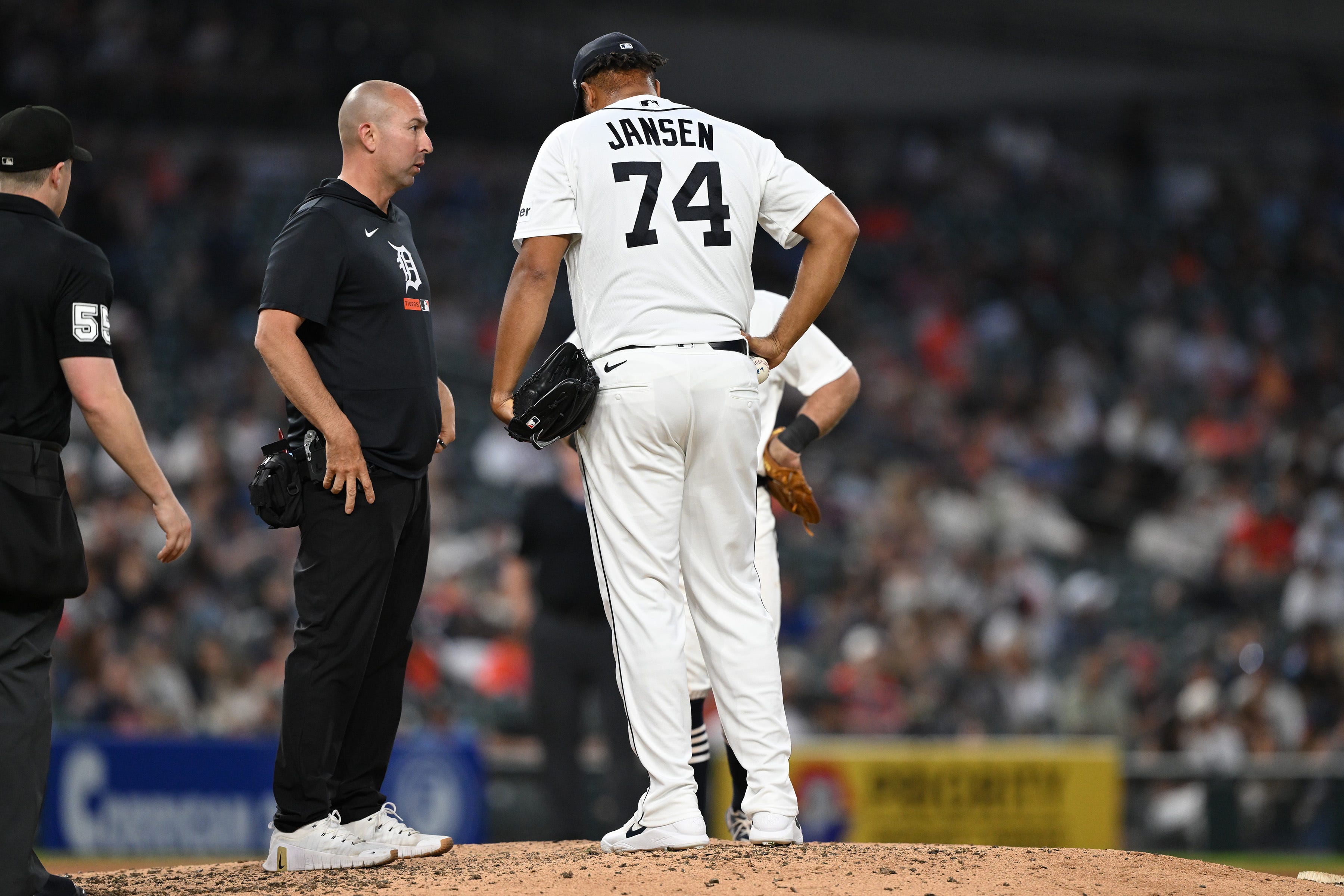 Tigers' Kenley Jansen exits game in ninth inning with injury