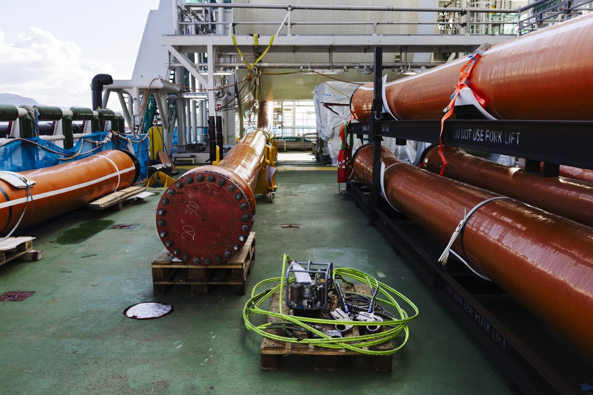 Oil investments to drop for third year on war shock, IEA says