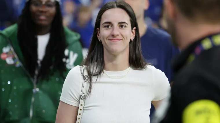 Caitlin Clark turns heads in San Francisco before Fever showdown with ...